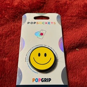 PopSocket | Cell Phones & Accessories | Pop Grip Smiley New In Package ...